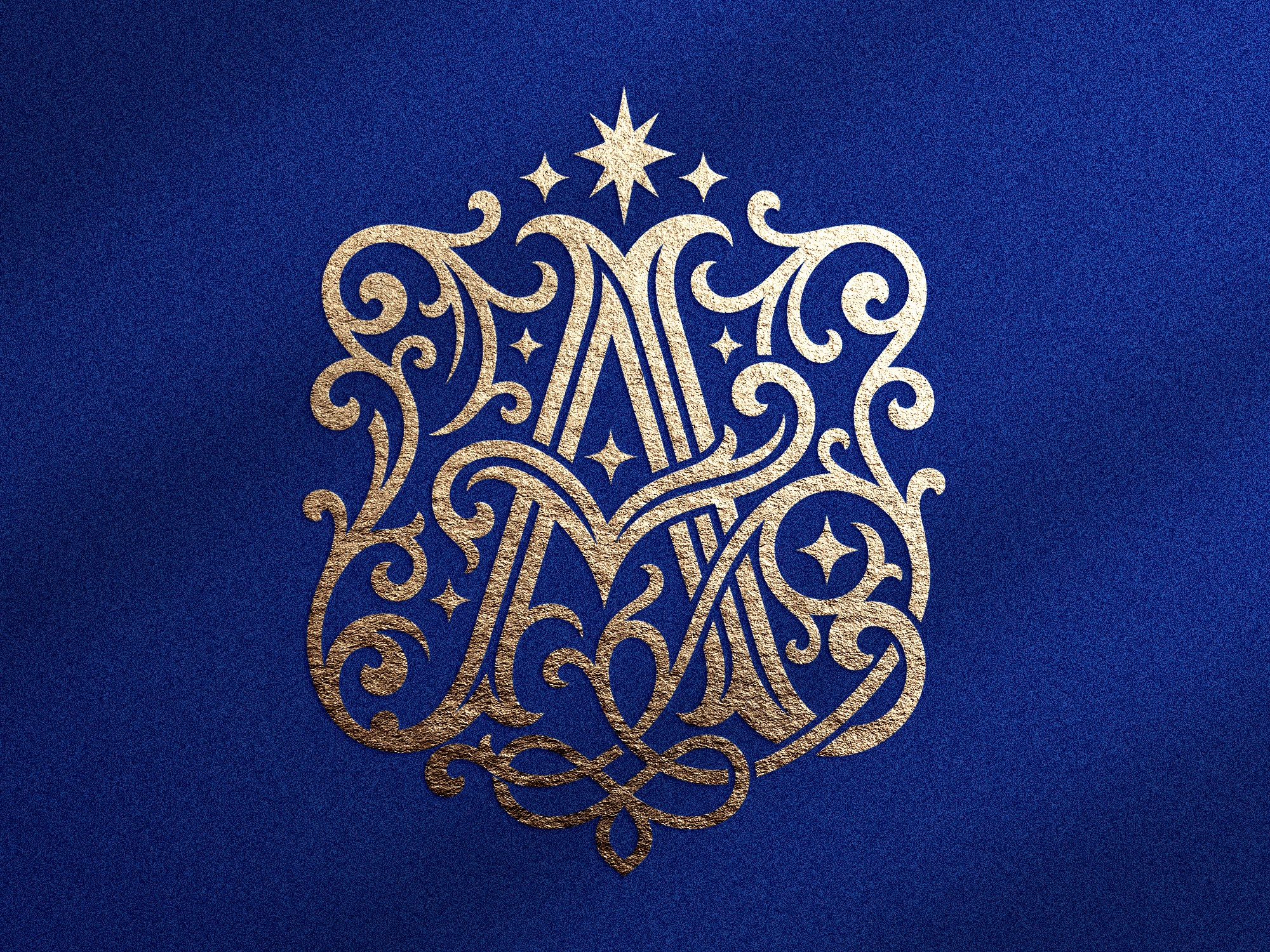 Monogramme doré avec lettre A et motifs ornementaux sur fond bleu ...