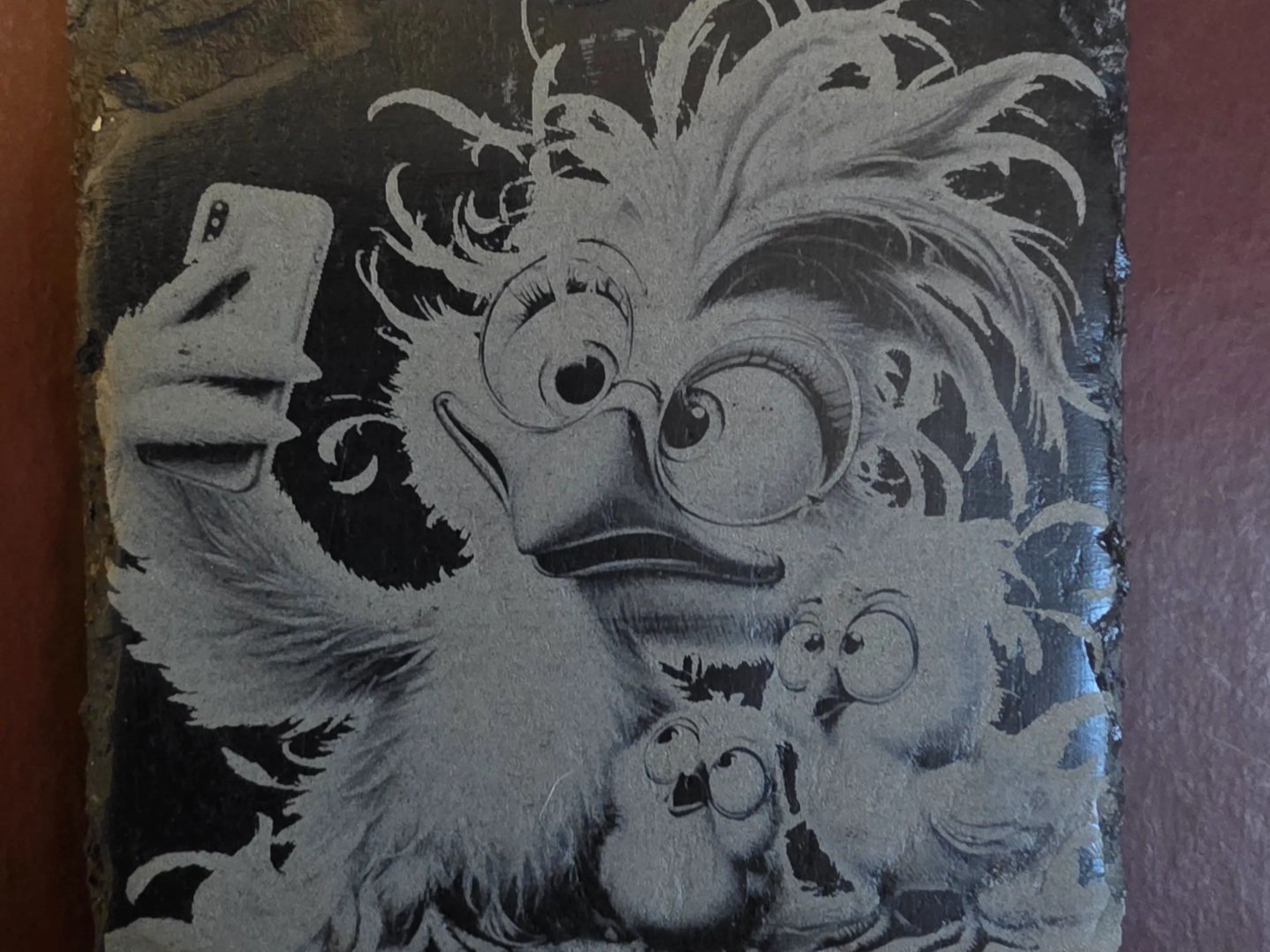 Slate plaque featuring a cartoon chicken taking a selfie with chicks
