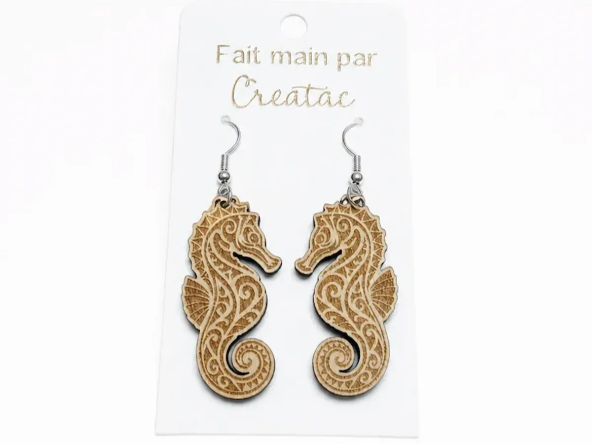 Boucles d'oreilles Hippocampes Bohèmes en Bois Gravé – Élégance Marine ...